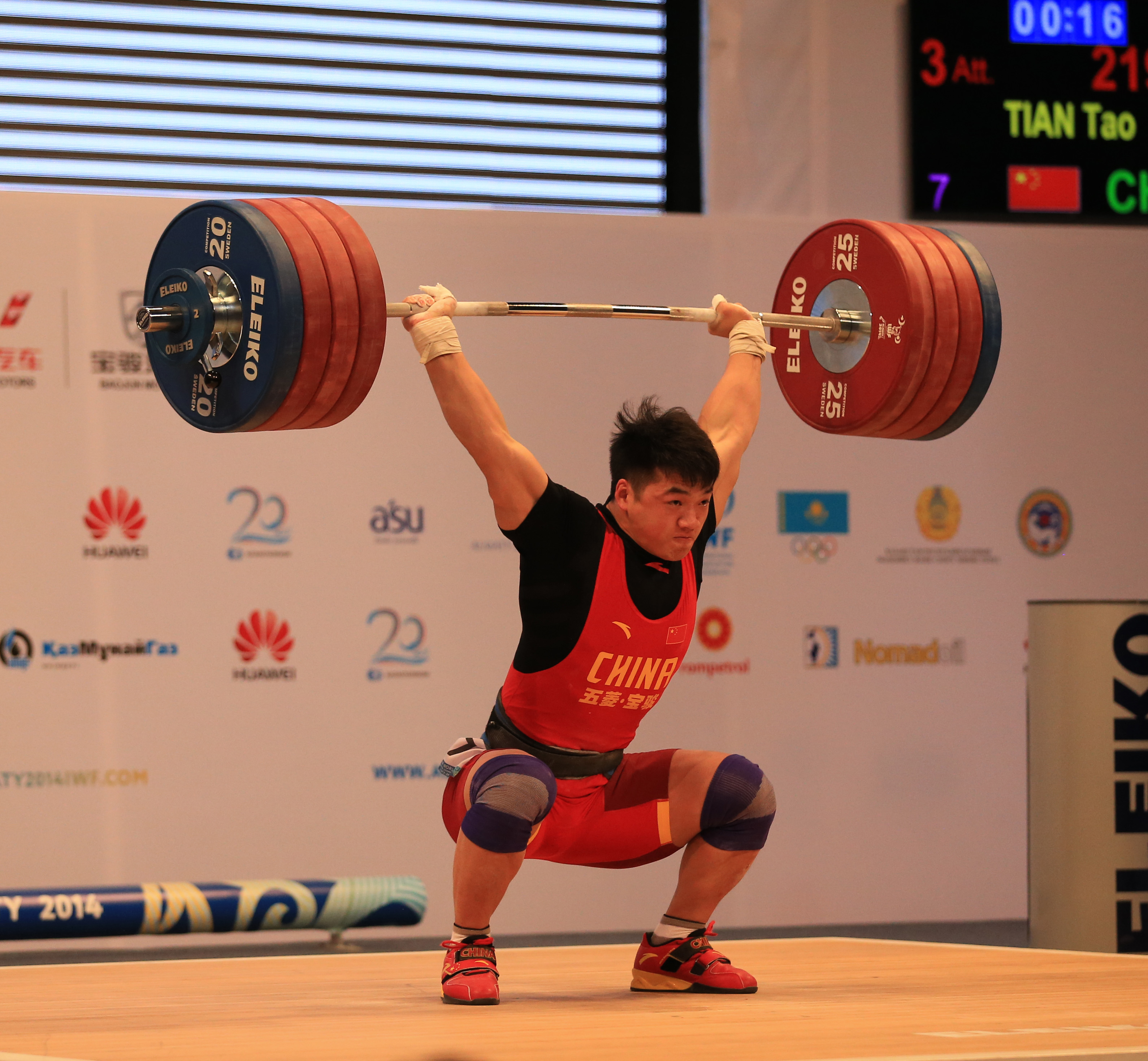Type of belt Tian Tao is wearing? : r/weightlifting